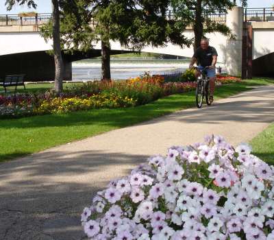 Fox River Bike Trail & Fabyan Forest Preserve | Enjoy Illinois