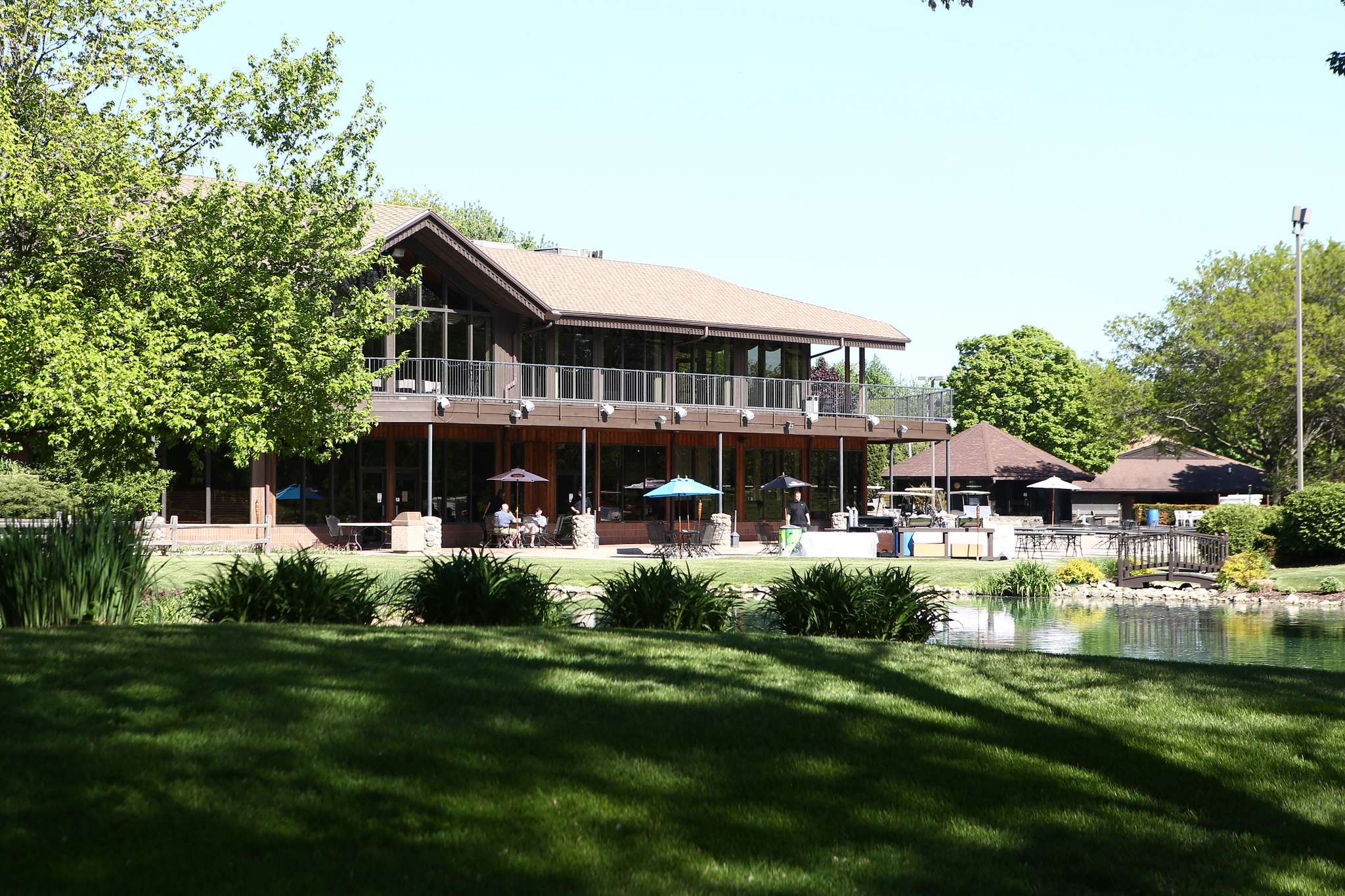 37 Bar & Grill at White Pines Golf Club - Bensenville | Enjoy Illinois