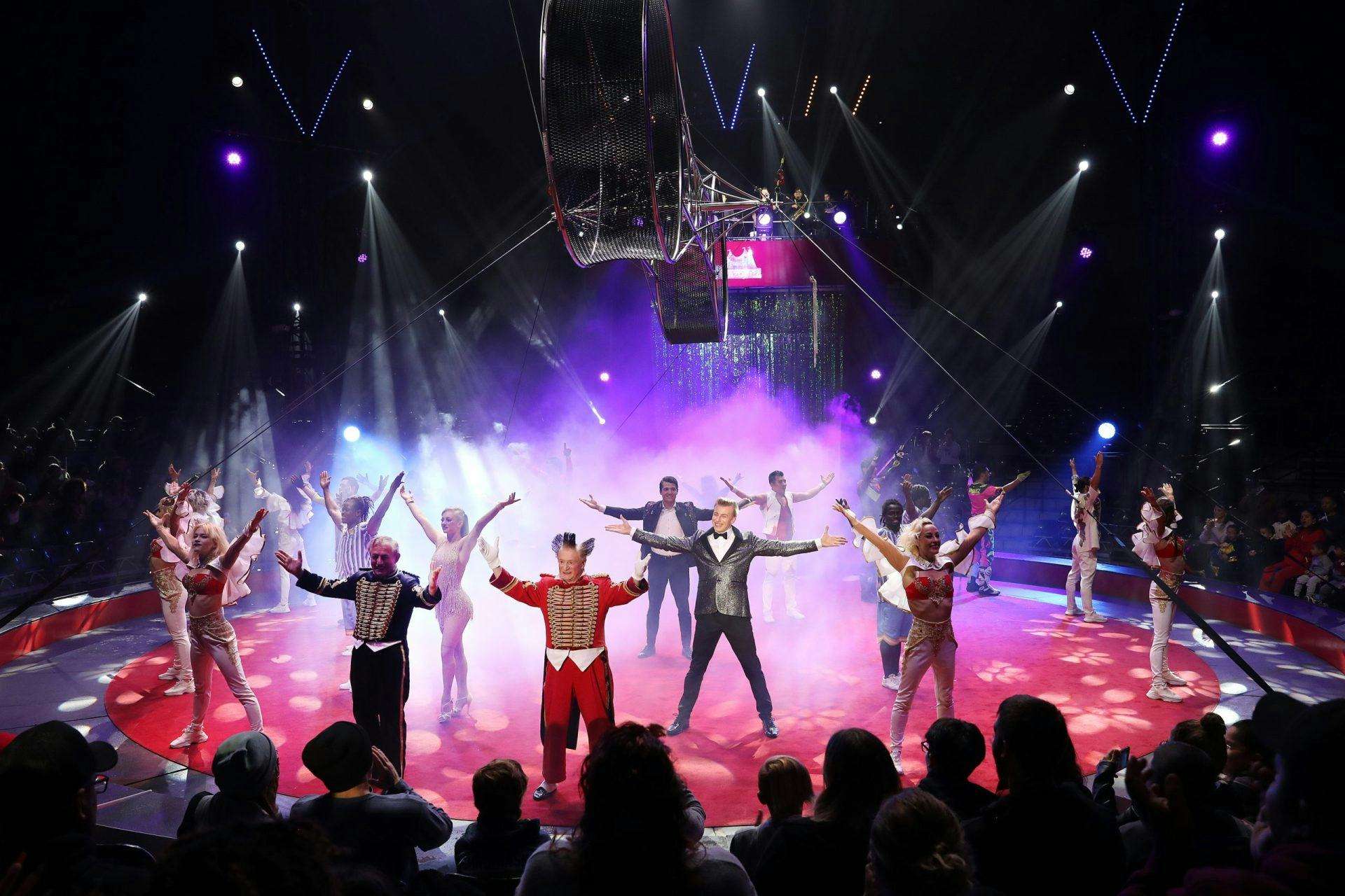 Circus Vazquez at Fox Valley Mall | Enjoy Illinois