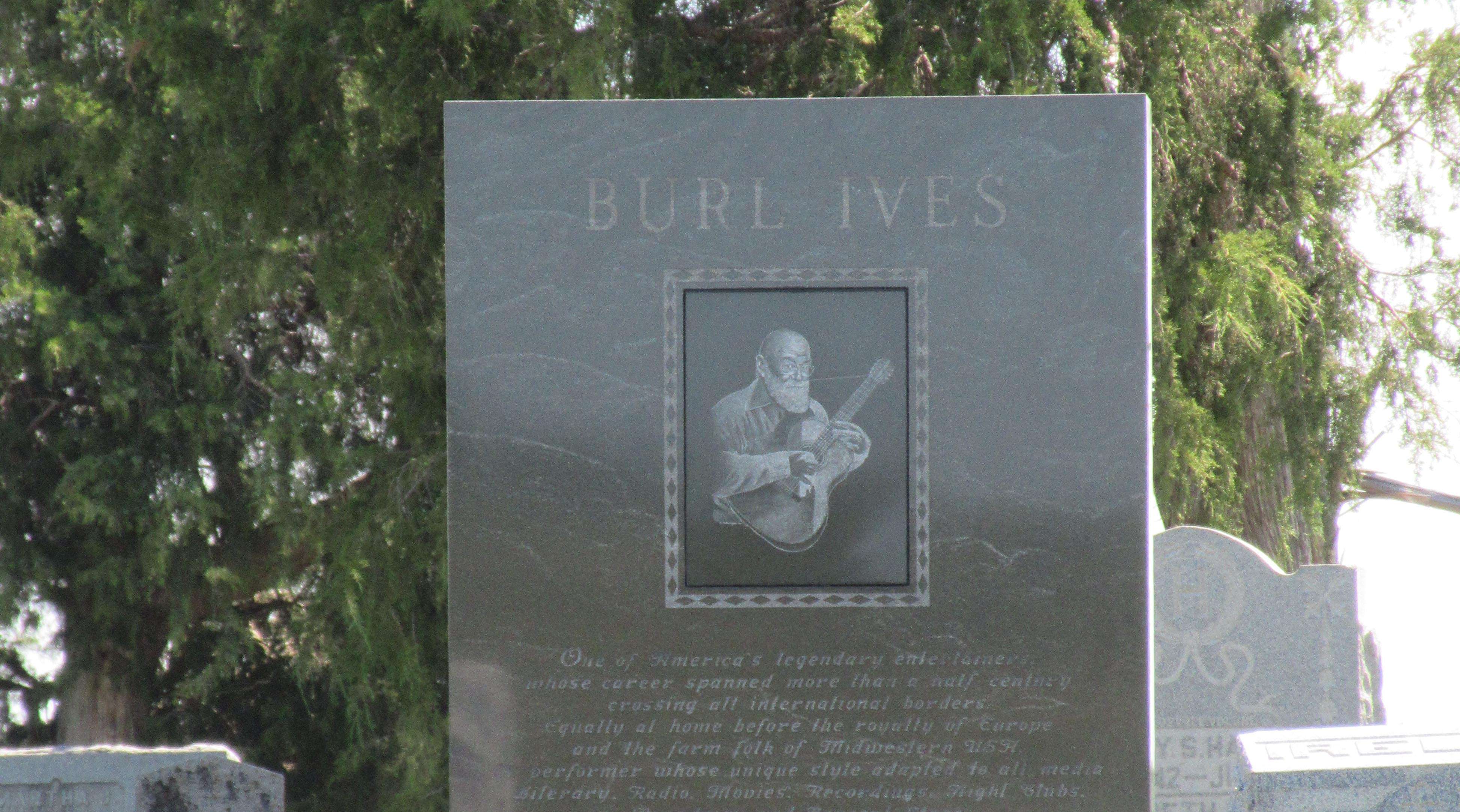 Burl Ives Grave in Mound Cemetery | Enjoy Illinois