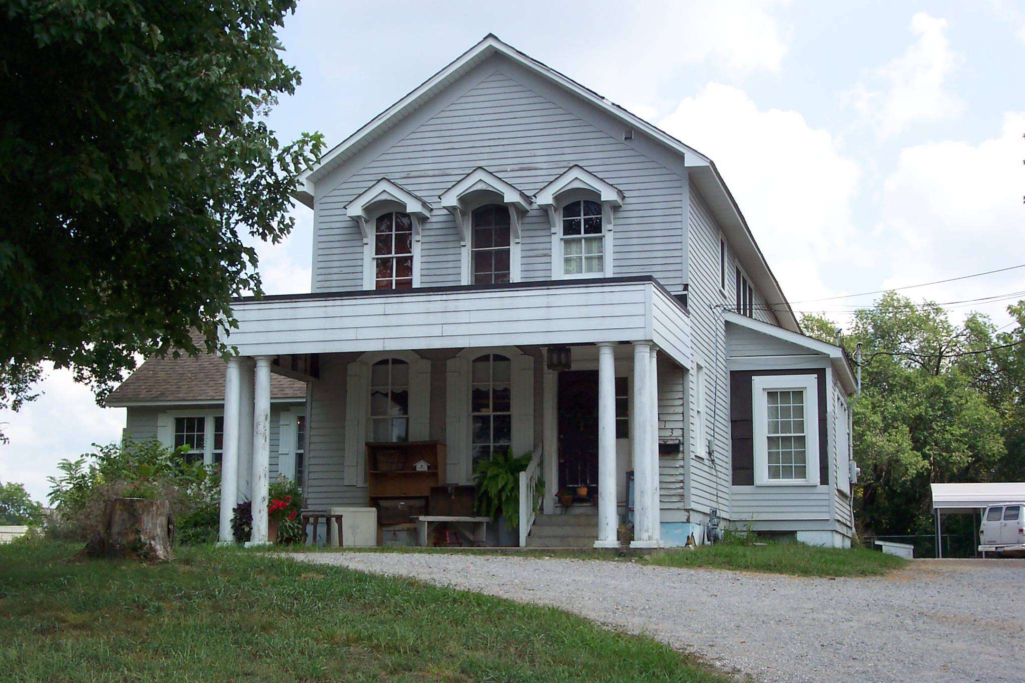 Court Street Antiques | Enjoy Illinois