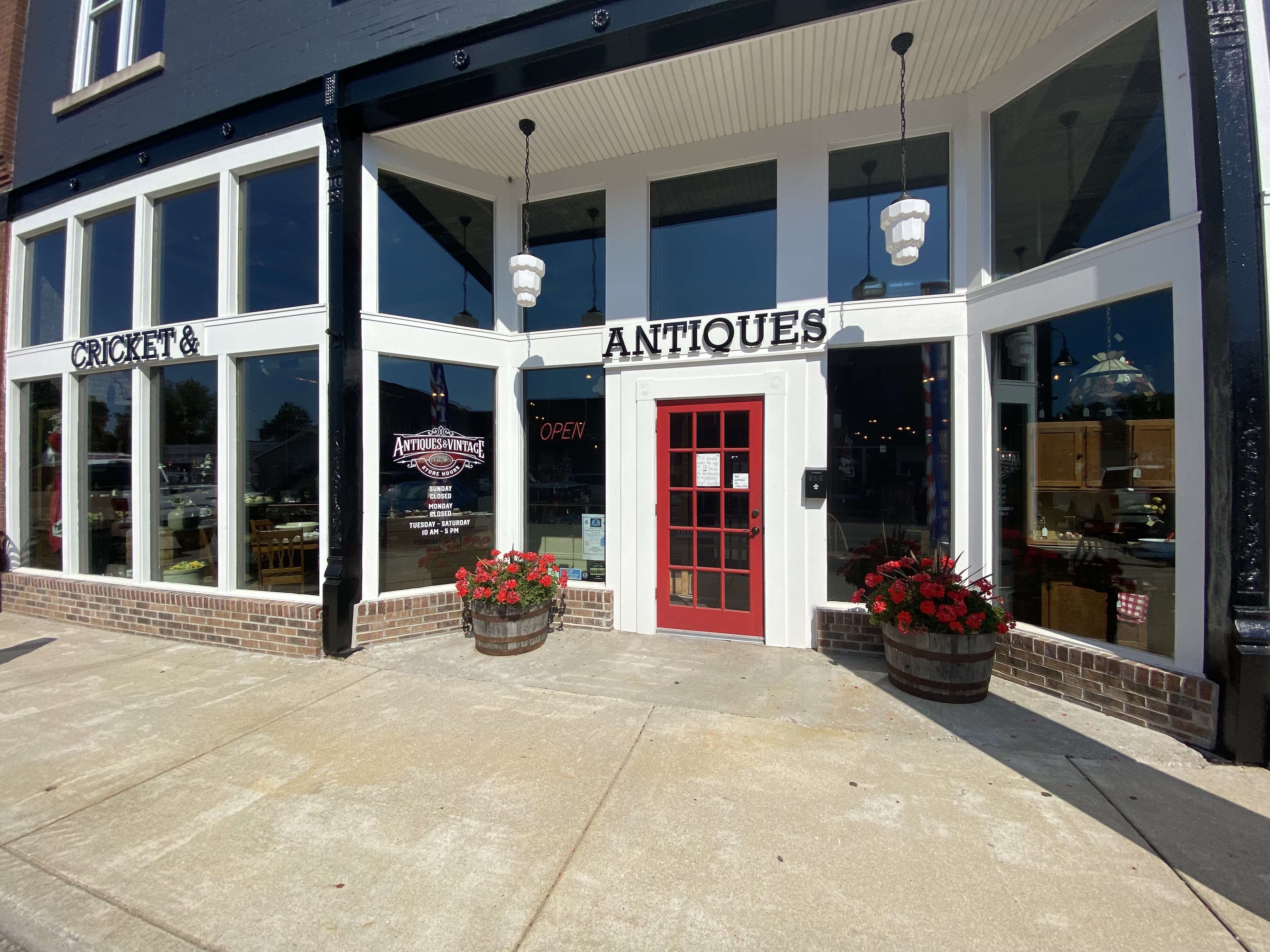 Cricket & Red Brick Antique Mall | Enjoy Illinois
