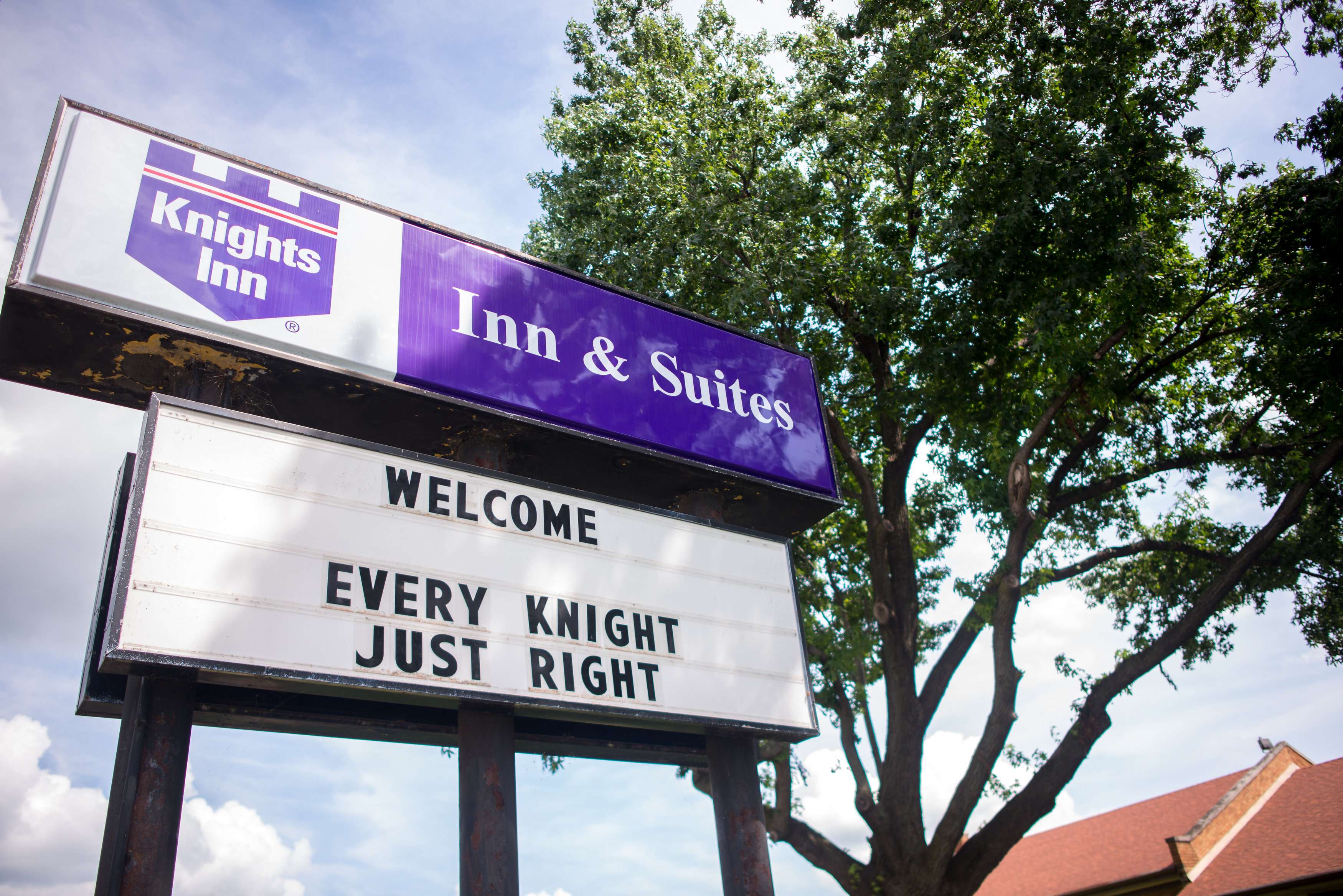 Knights Inn & Suites | Enjoy Illinois