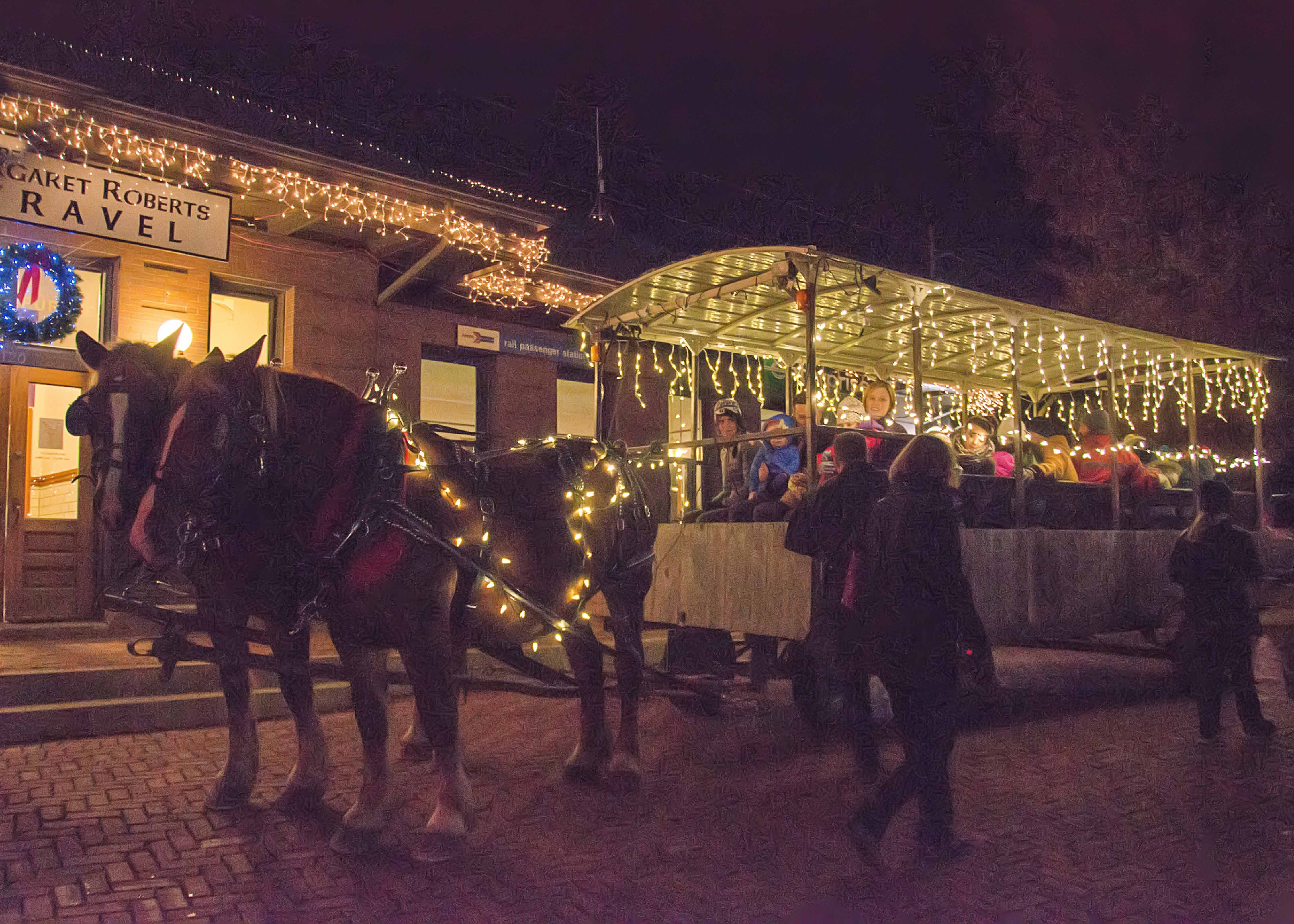 Dickens on the Square - A Magical Holiday | Enjoy Illinois