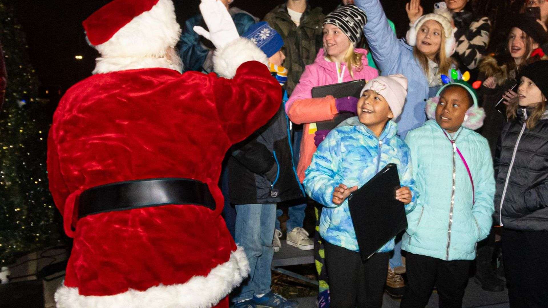 Elgin Tree Lighting Ceremony | Enjoy Illinois