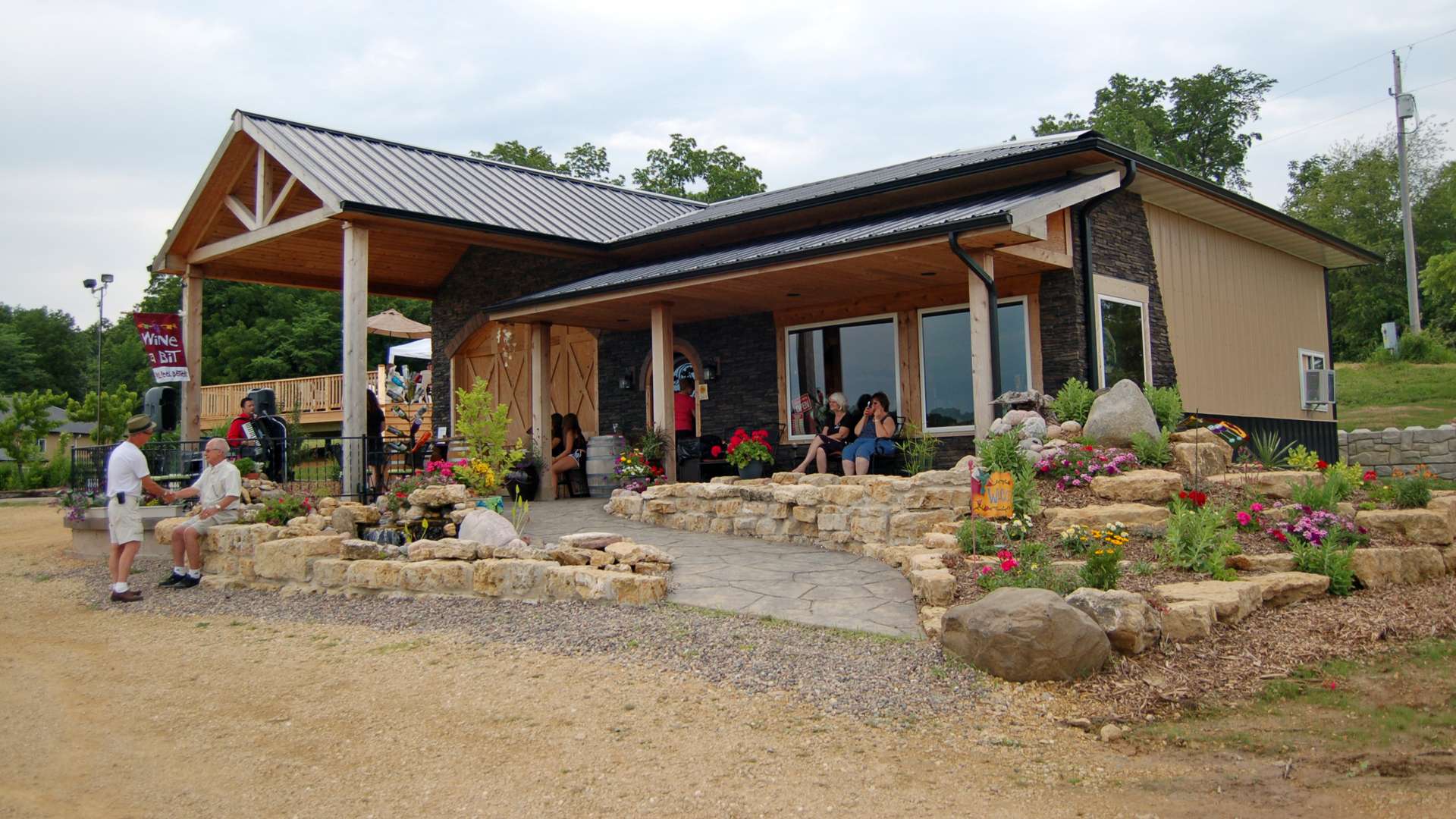 Fergedaboudit Vineyard and Winery | Enjoy Illinois