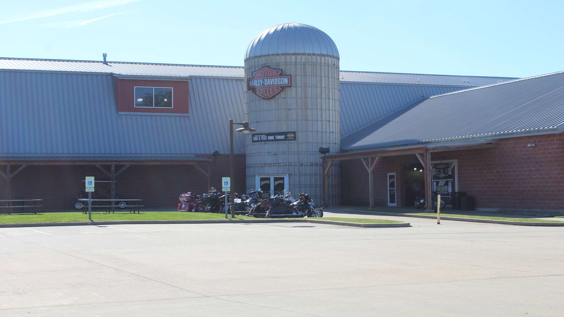 Legacy Harley Davidson | Enjoy Illinois