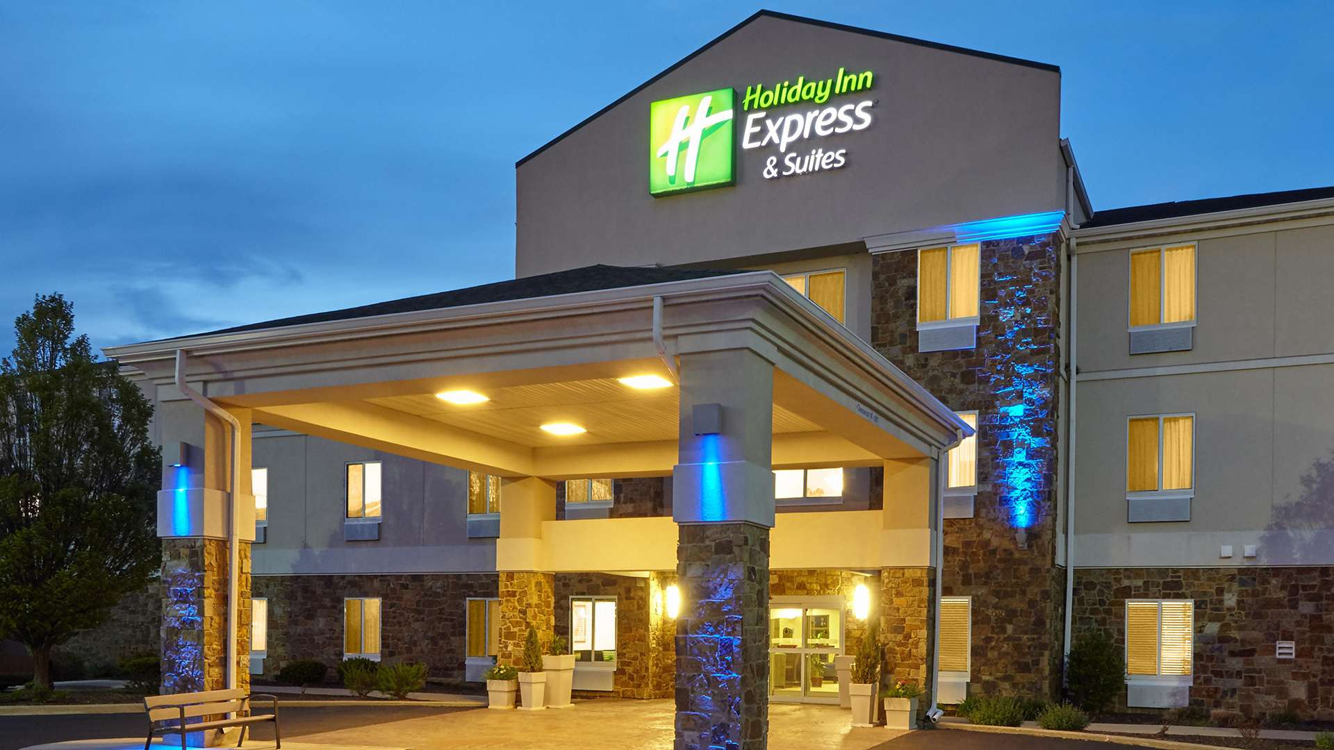 Holiday Inn Express and Suites - Pekin | Enjoy Illinois