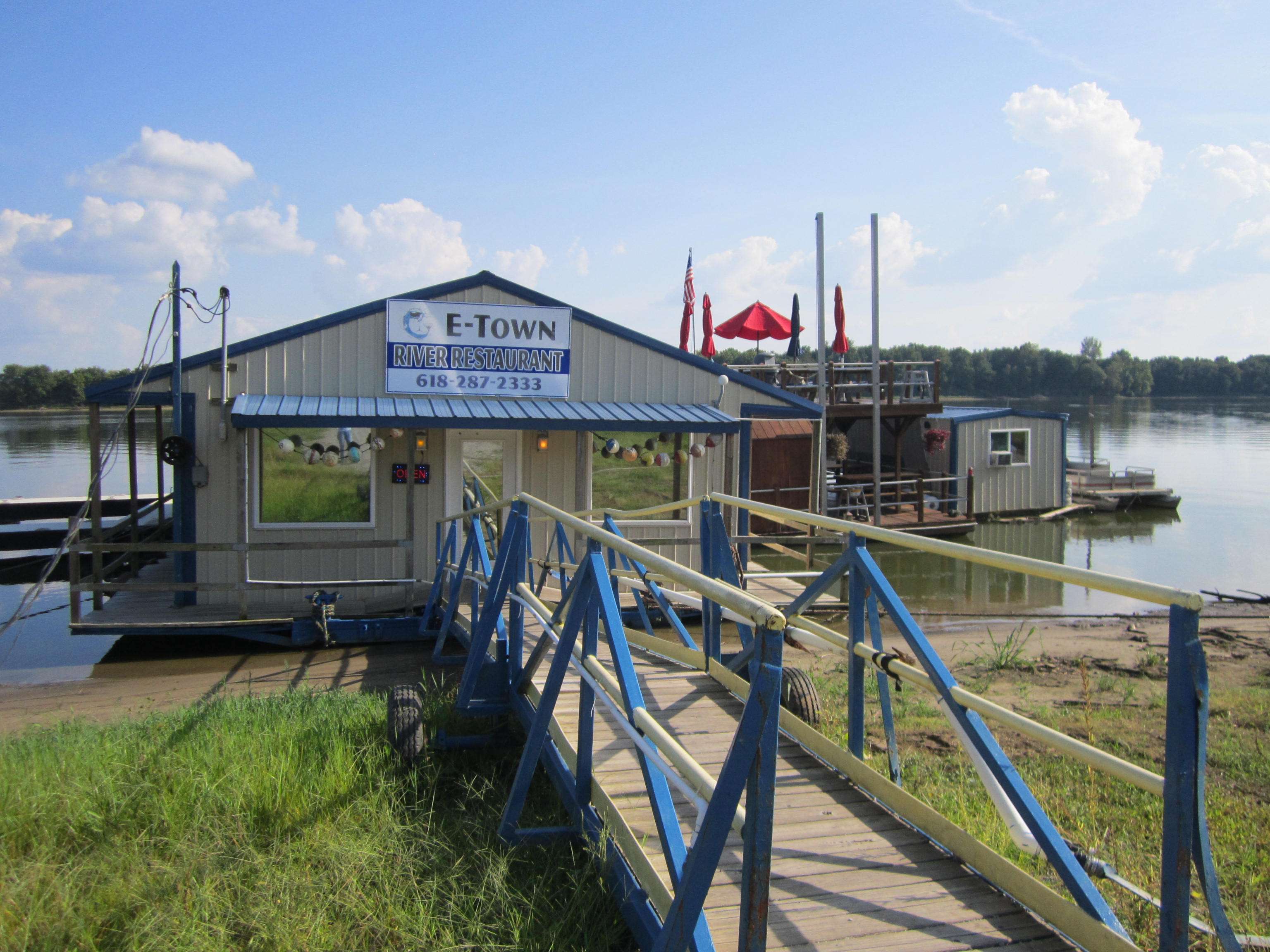 E'Town River Restaurant | Enjoy Illinois | Enjoy Illinois