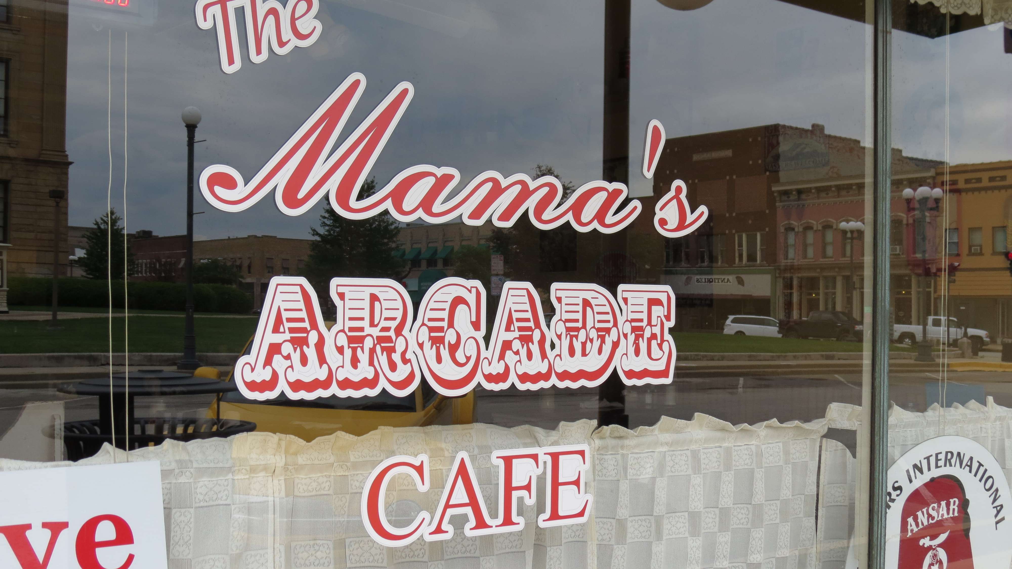 Mama's Arcade | Enjoy Illinois