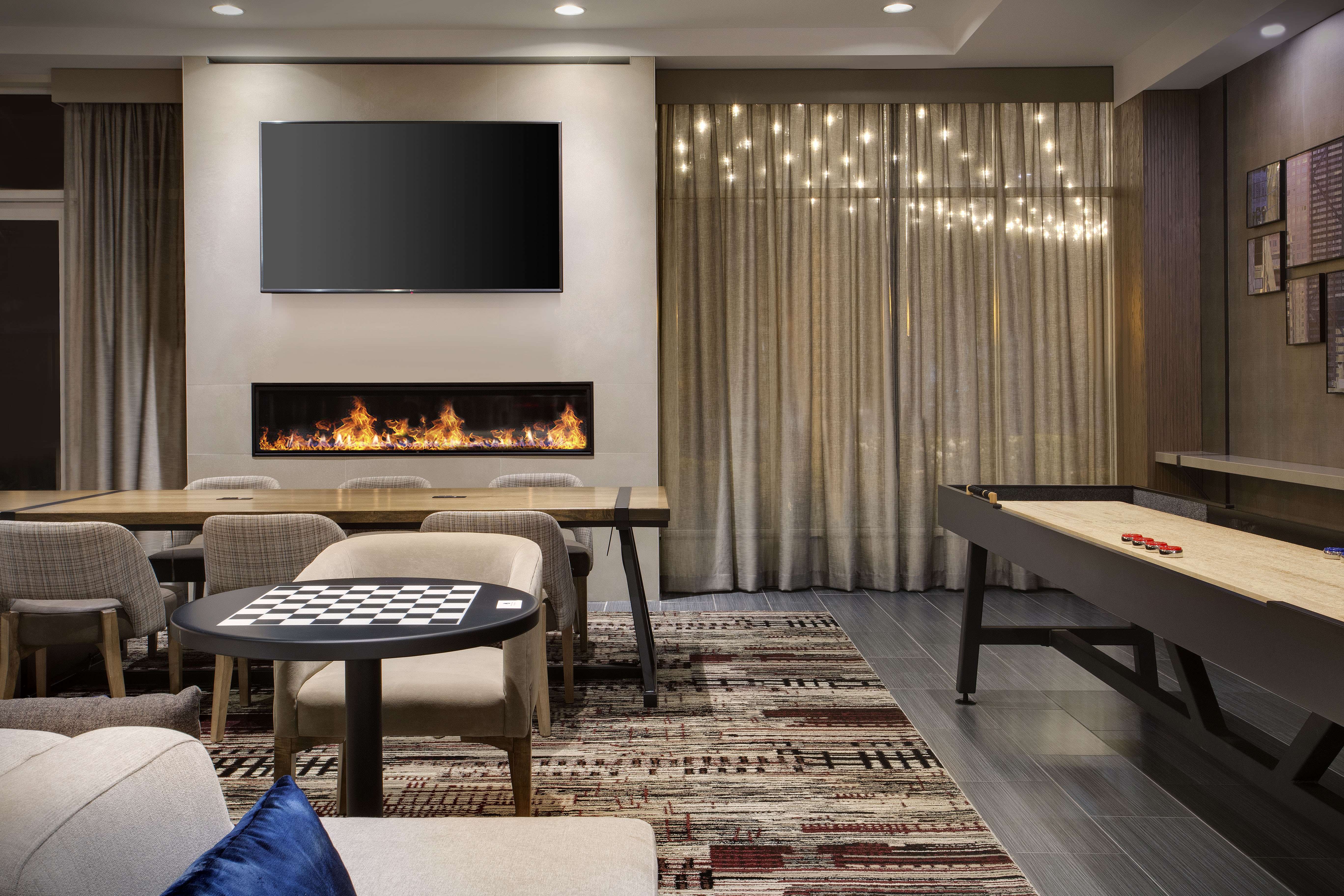 DoubleTree by Hilton Chicago Midway Airport | Enjoy Illinois