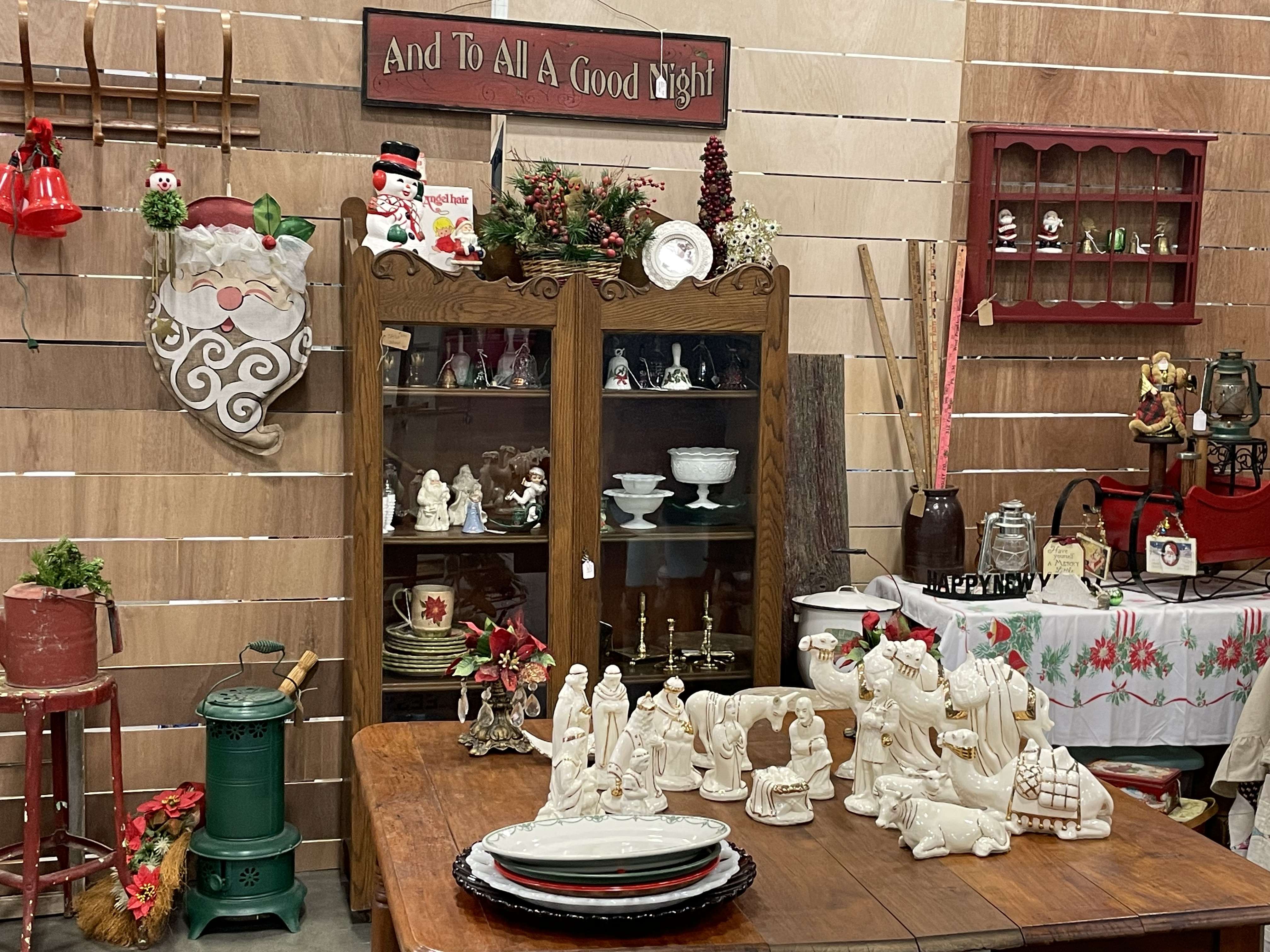 Magpie Market Days- Vintage Christmas Market | Enjoy Illinois