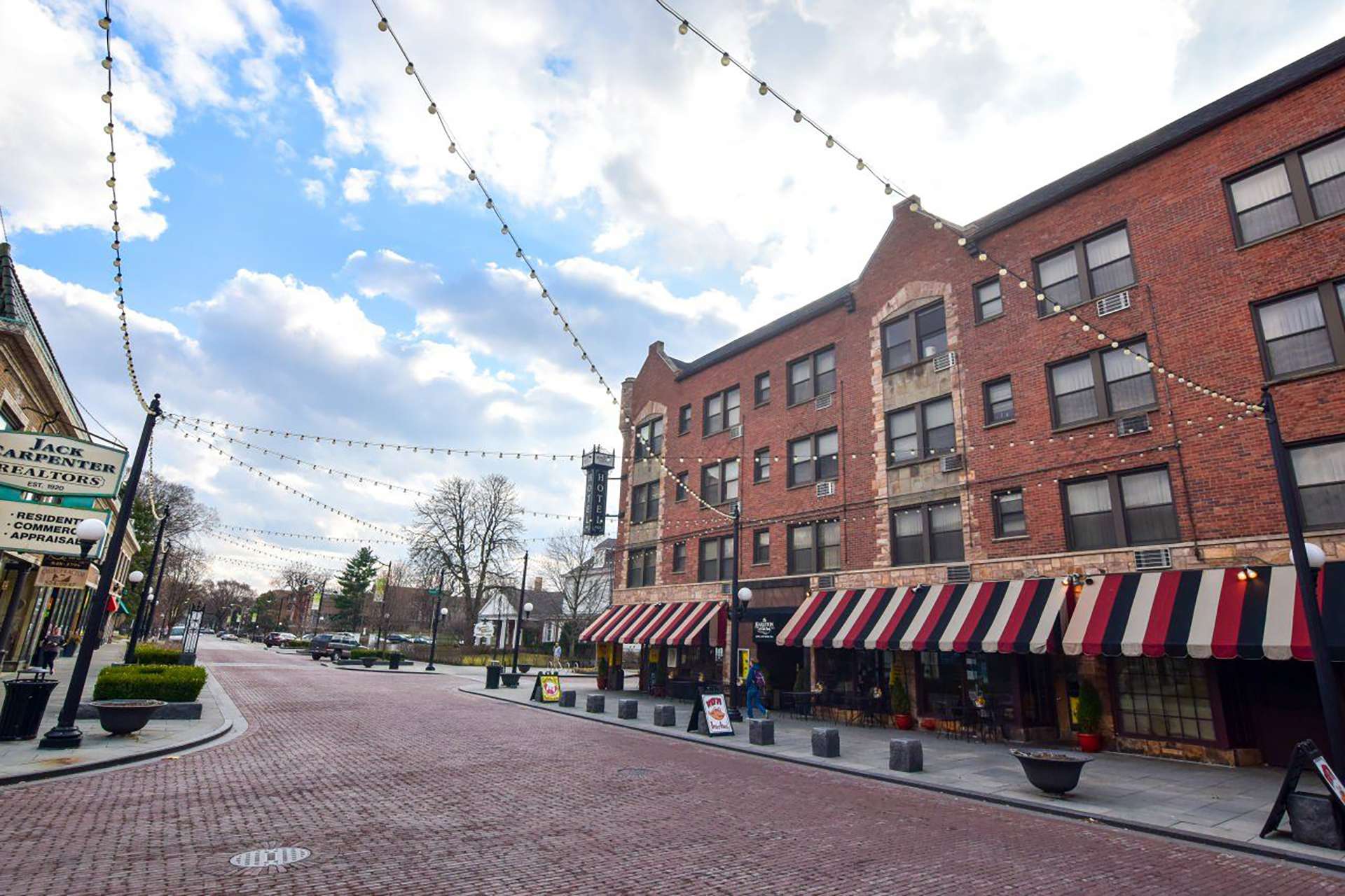 Carleton Hotel of Oak Park | Enjoy Illinois
