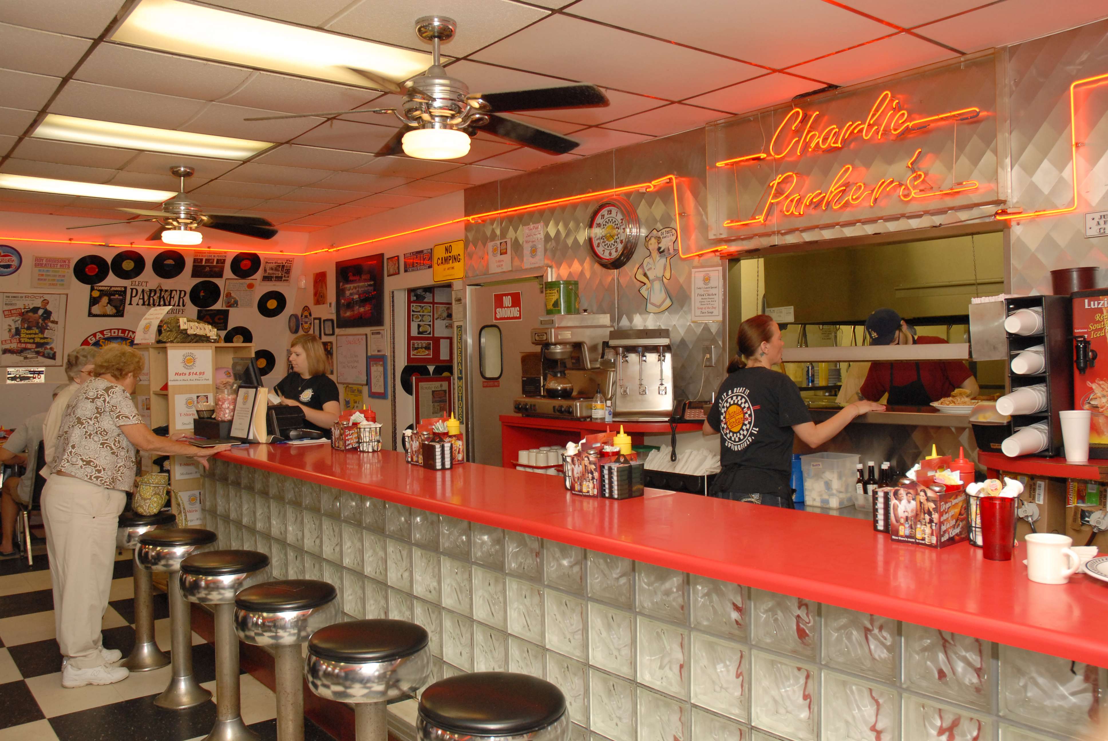 Charlie Parker's Diner | Enjoy Illinois