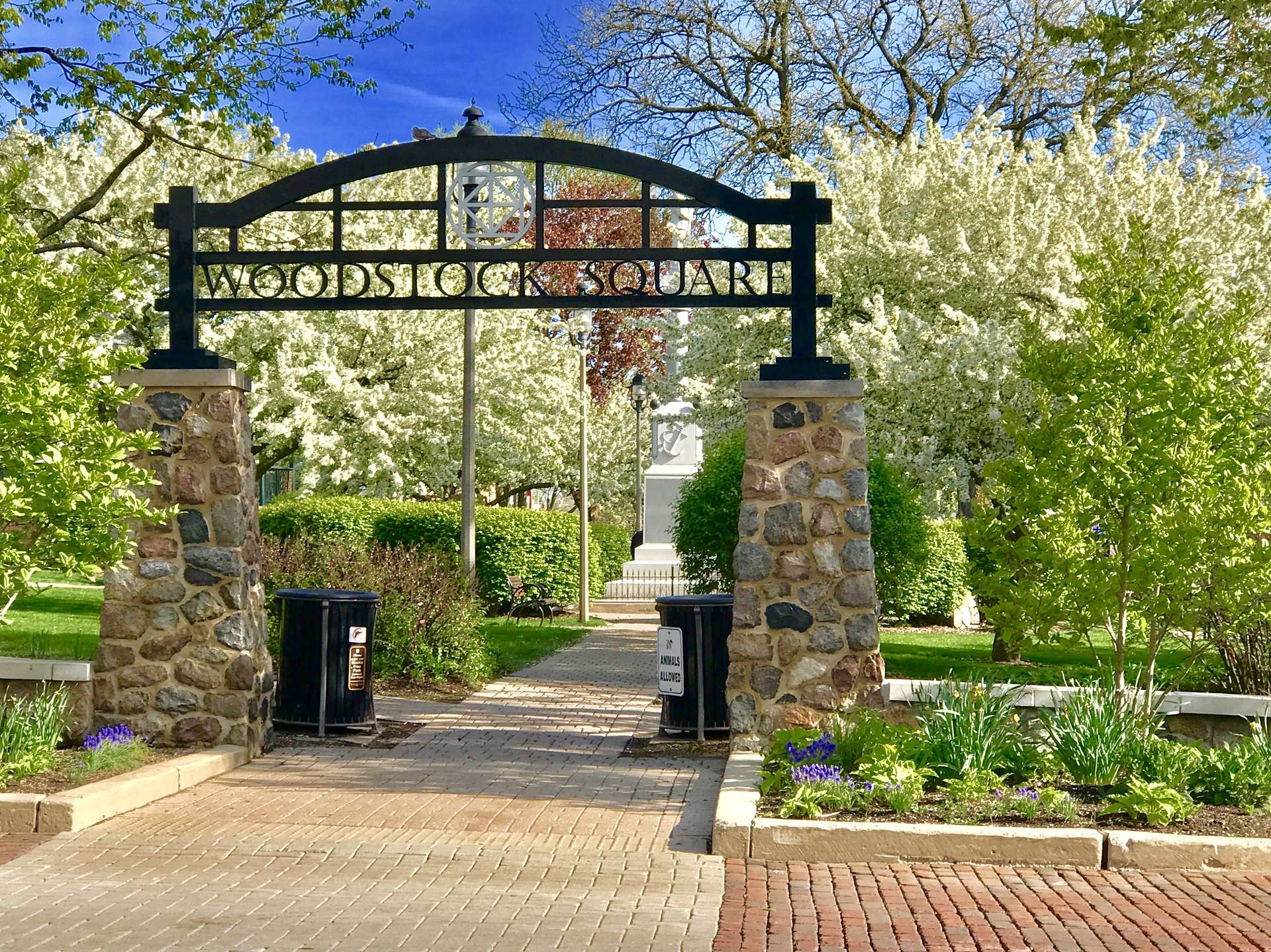 Historic Woodstock Square | Enjoy Illinois