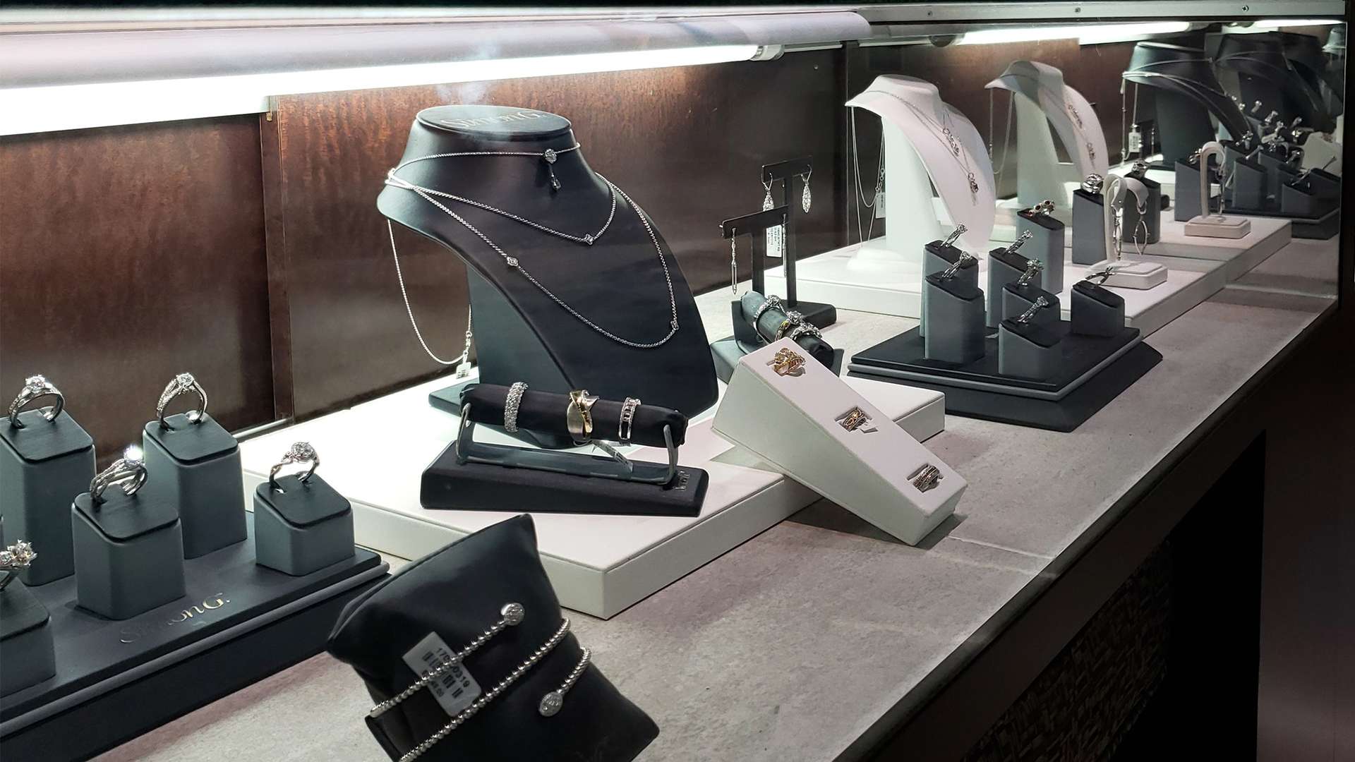 Studio D Jewlers | Enjoy Illinois