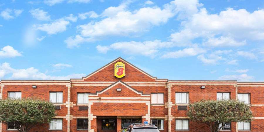 Super 8 Motel - Elgin | Enjoy Illinois