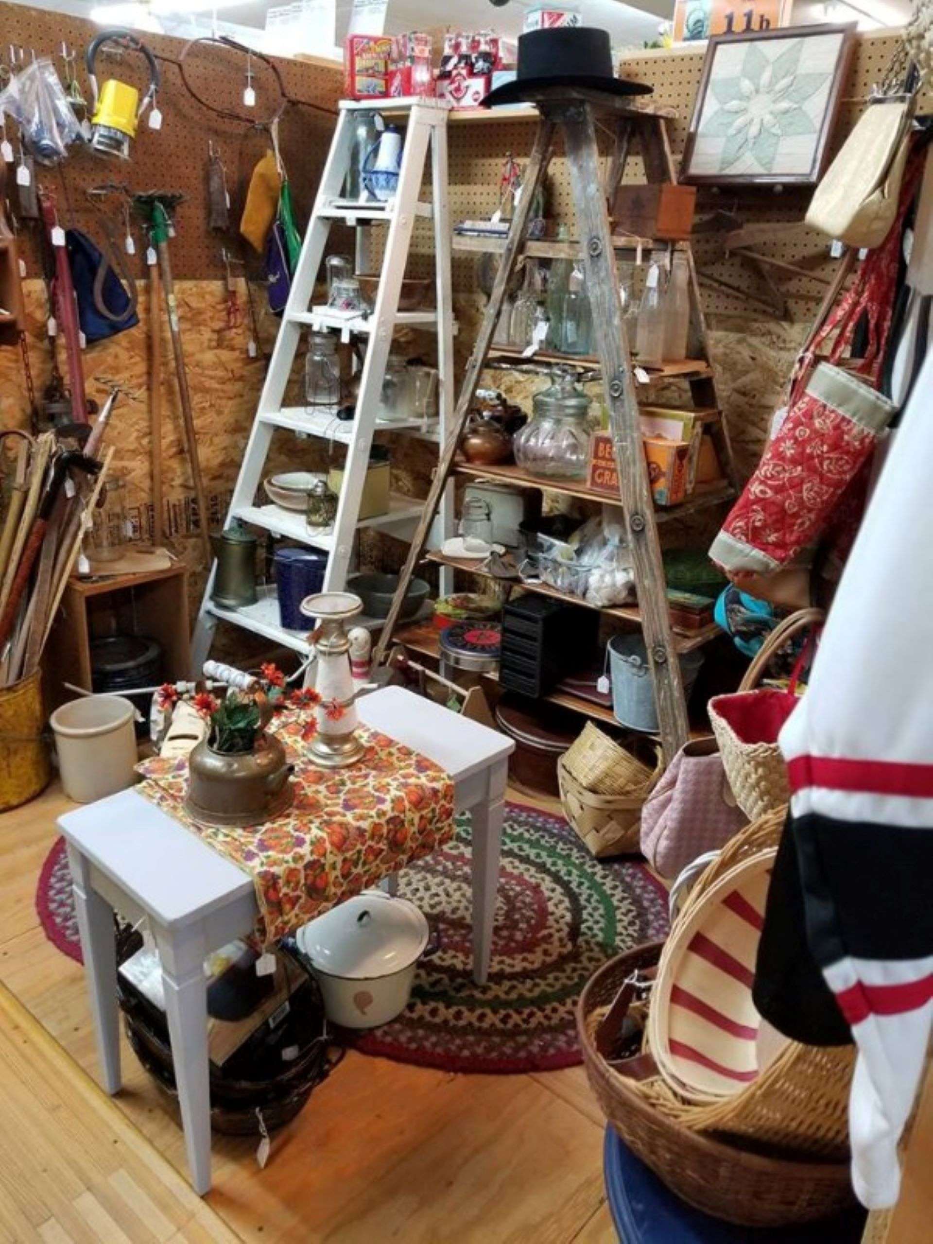 Ten Pin Antique Mall | Enjoy Illinois
