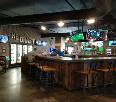The Draft Sports Bar & Grill | Enjoy Illinois