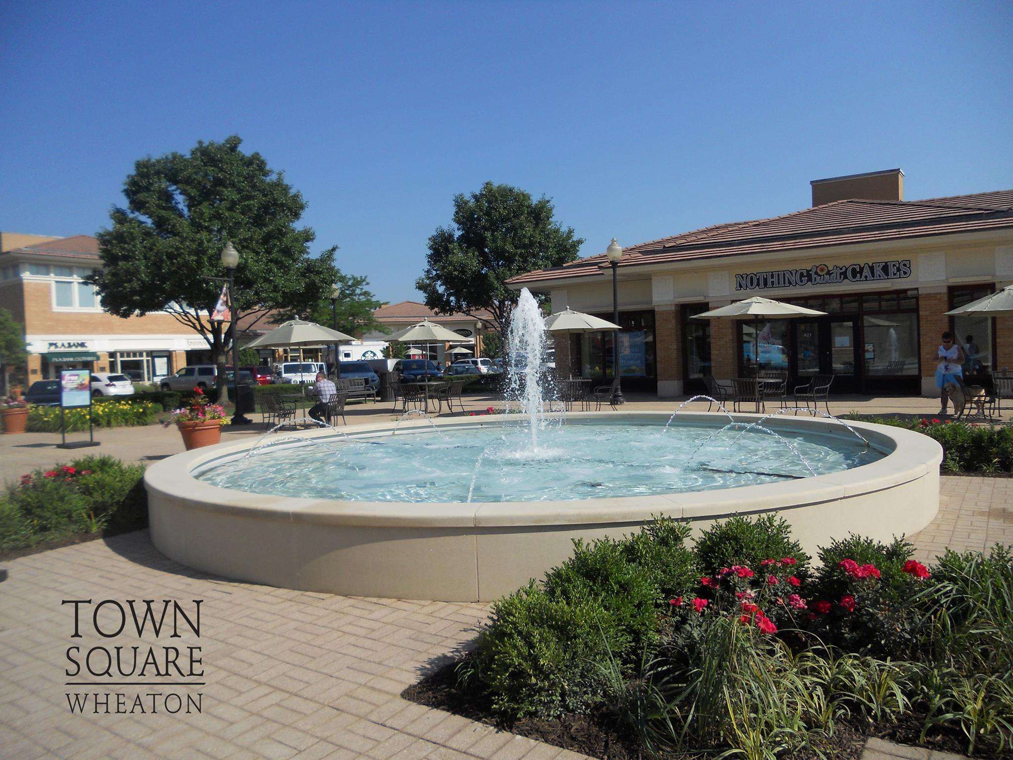 Town Square Wheaton | Enjoy Illinois