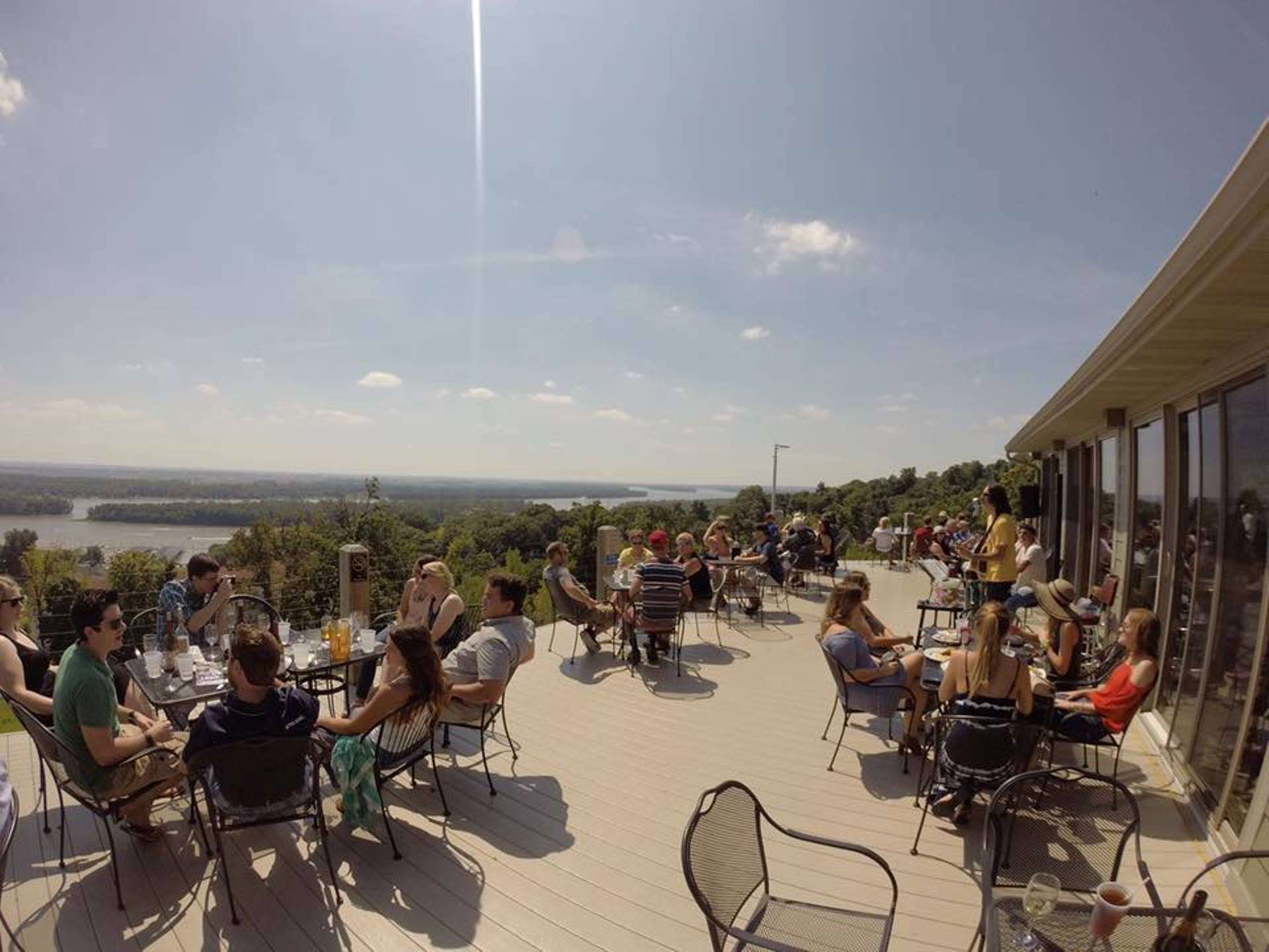 Aerie's Riverview Winery | Enjoy Illinois