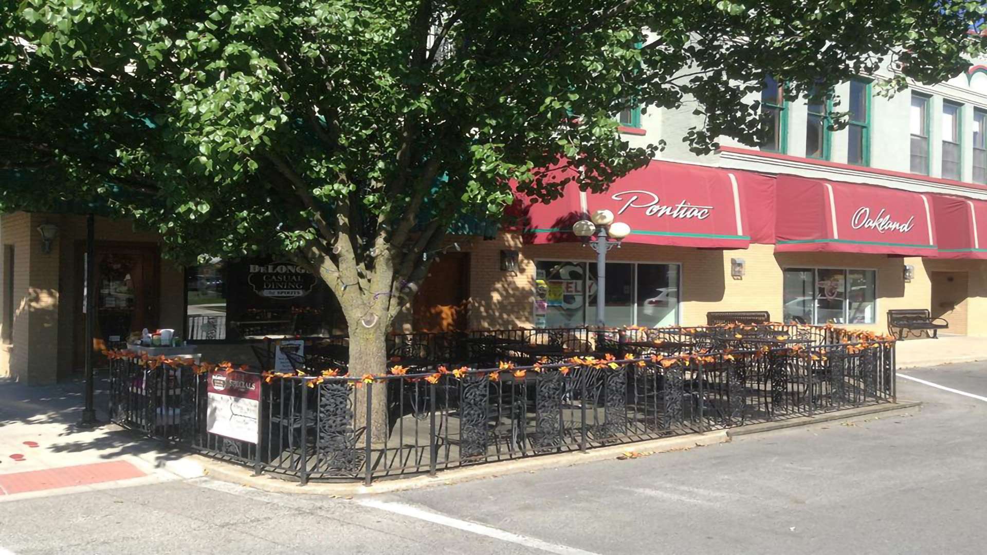 Delong's Casual Dining & Spirits | Enjoy Illinois