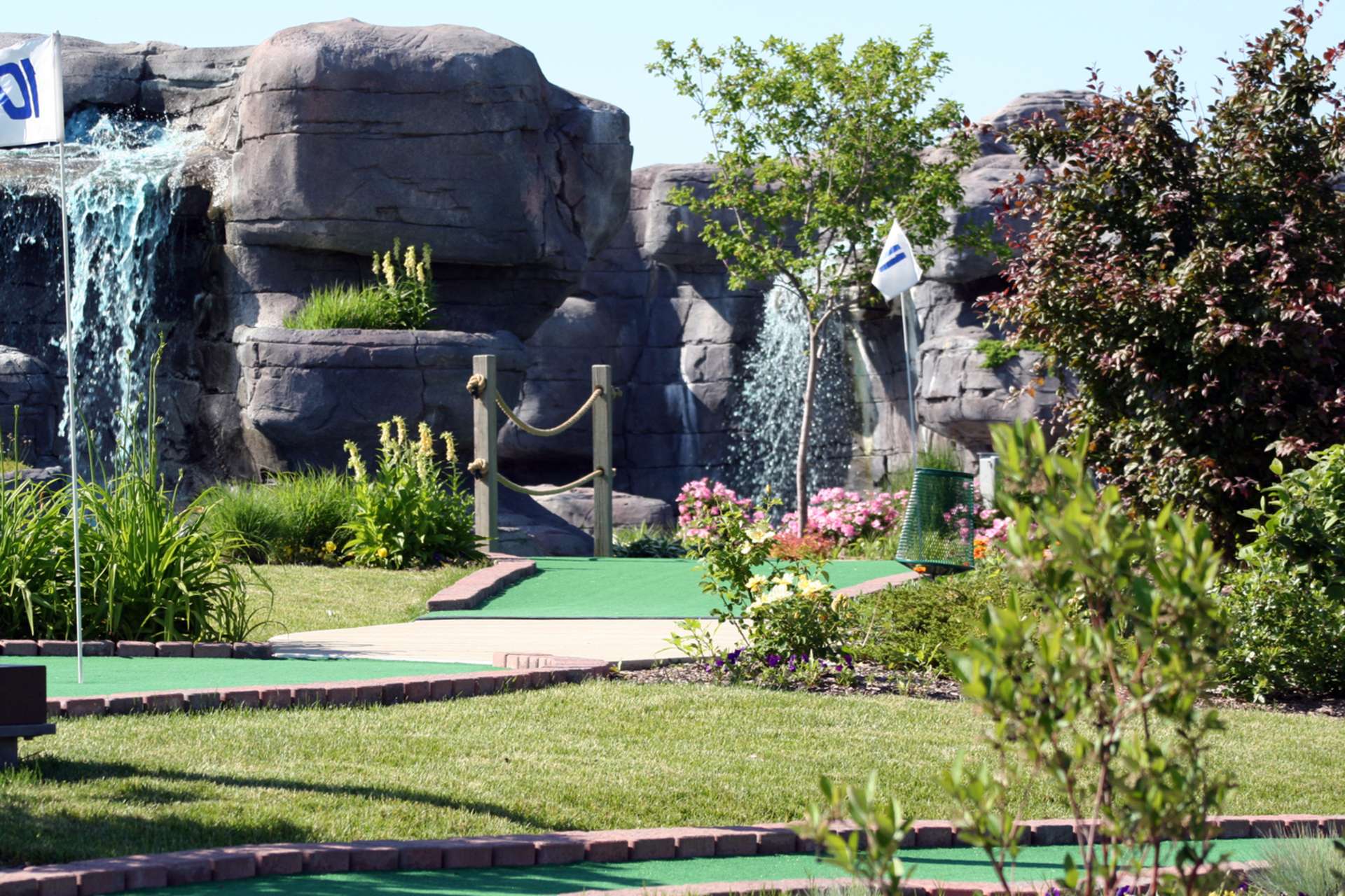 Holes & Knolls Miniature Golf Course & Clubhouse - Glen Ellyn | Enjoy ...