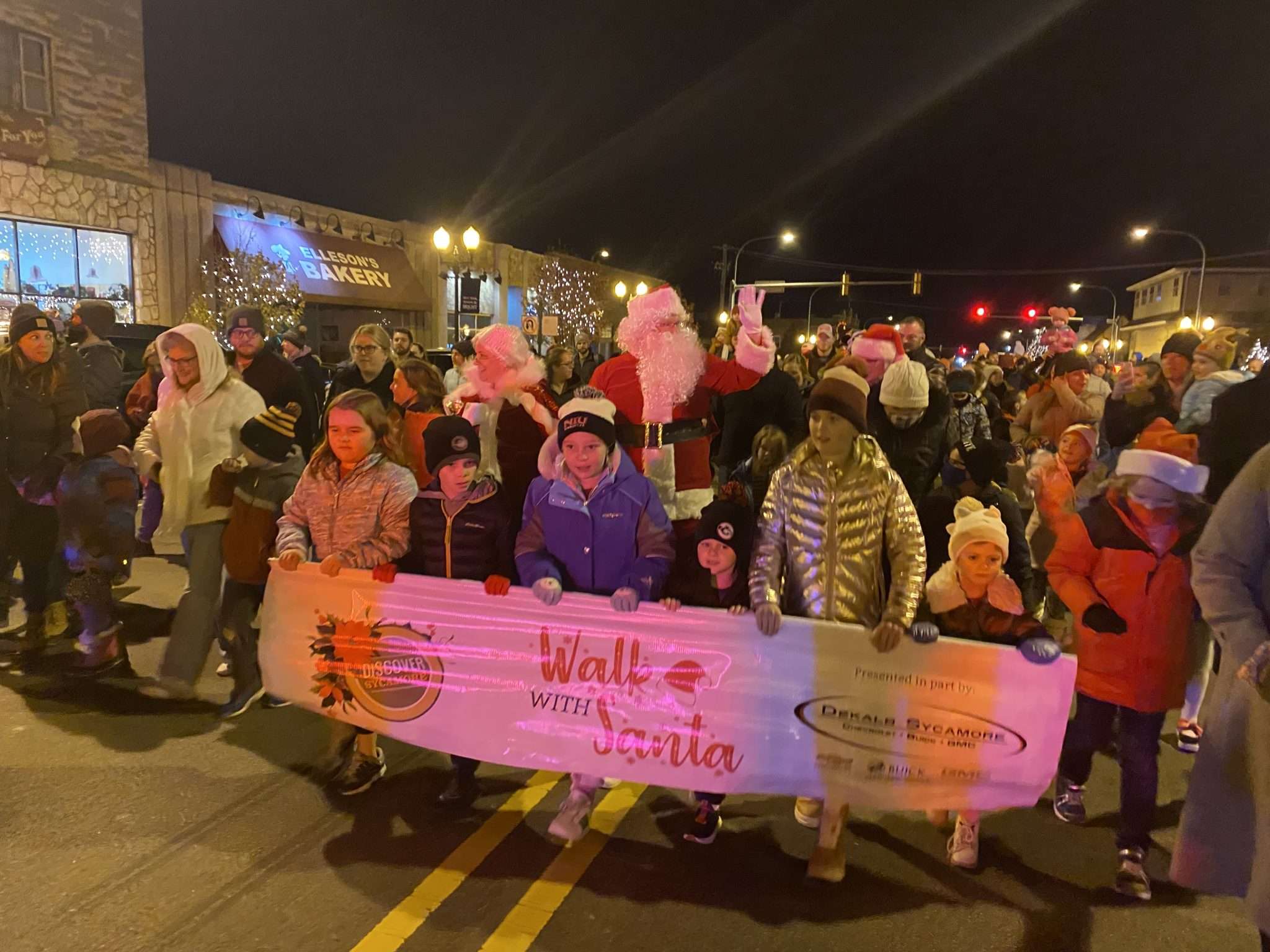 Sycamore's Walk with Santa | Enjoy Illinois