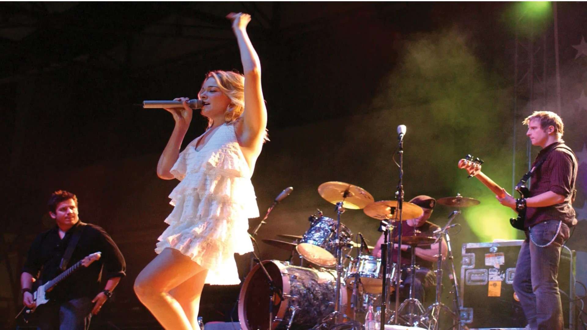 Le Ann Rimes at the Devon Lakeshore Amphitheater | Enjoy Illinois