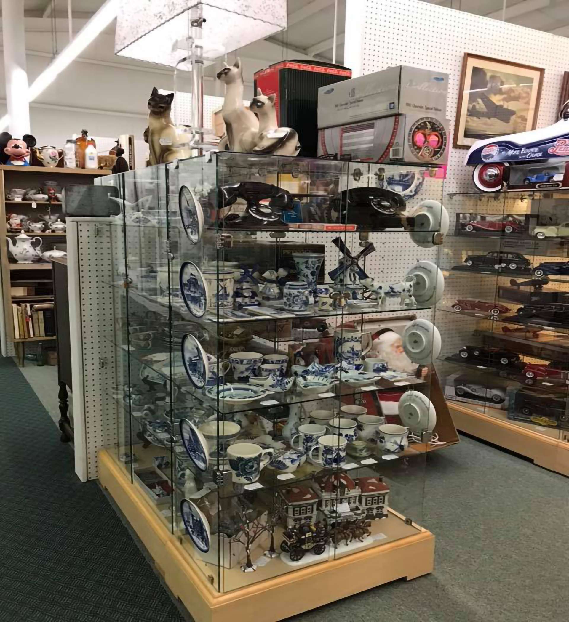 Peru Antique Mall | Enjoy Illinois