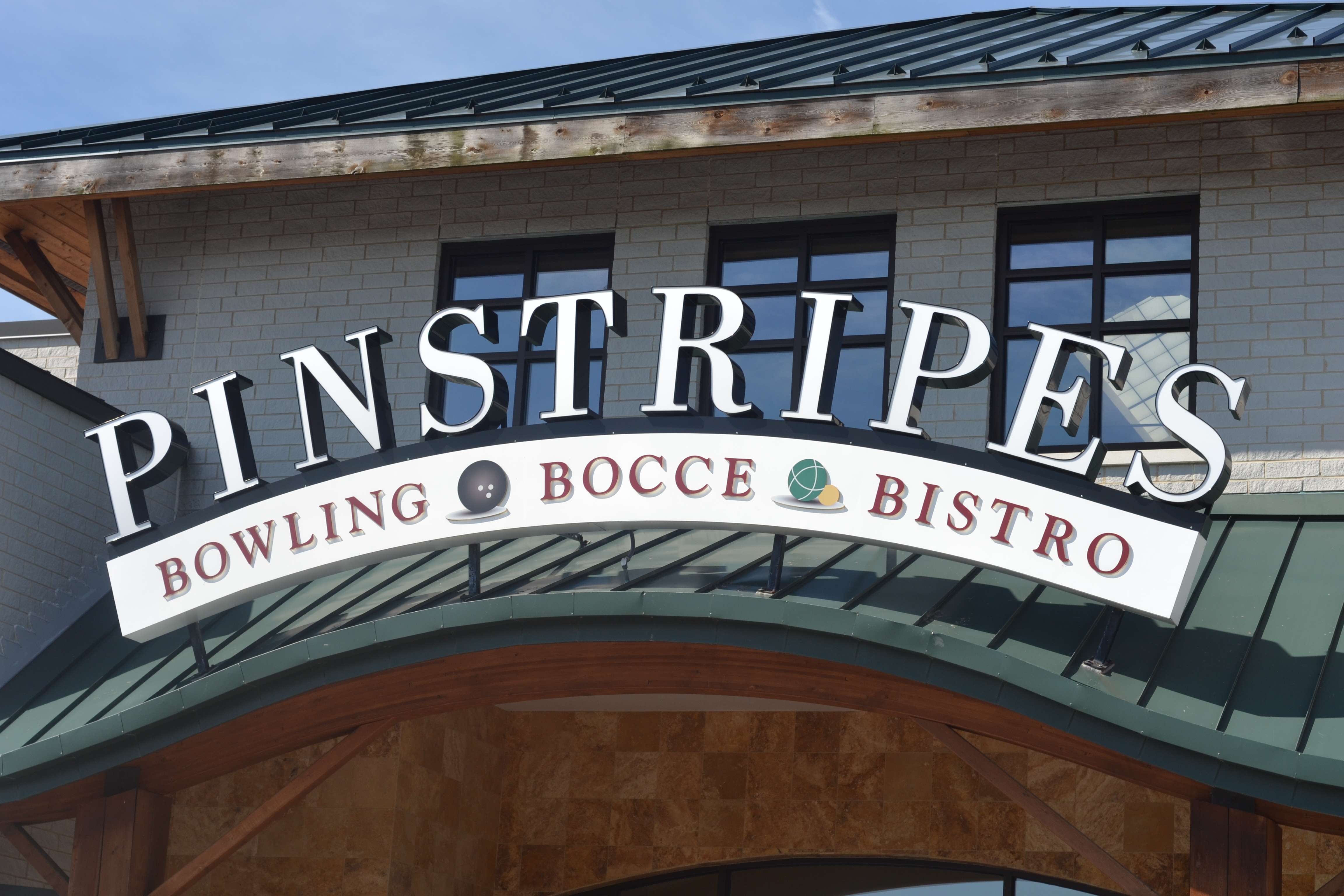 Pinstripes Bowling, Bocce & Bistro | Enjoy Illinois