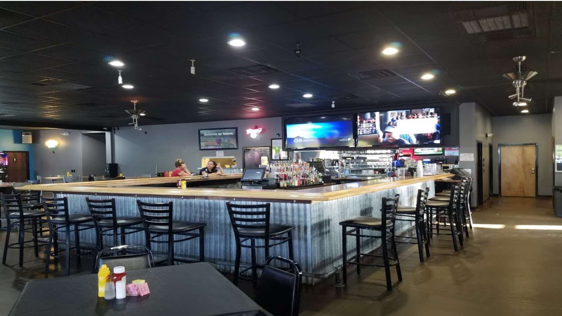 Sliderz Bar & Grille | Enjoy Illinois