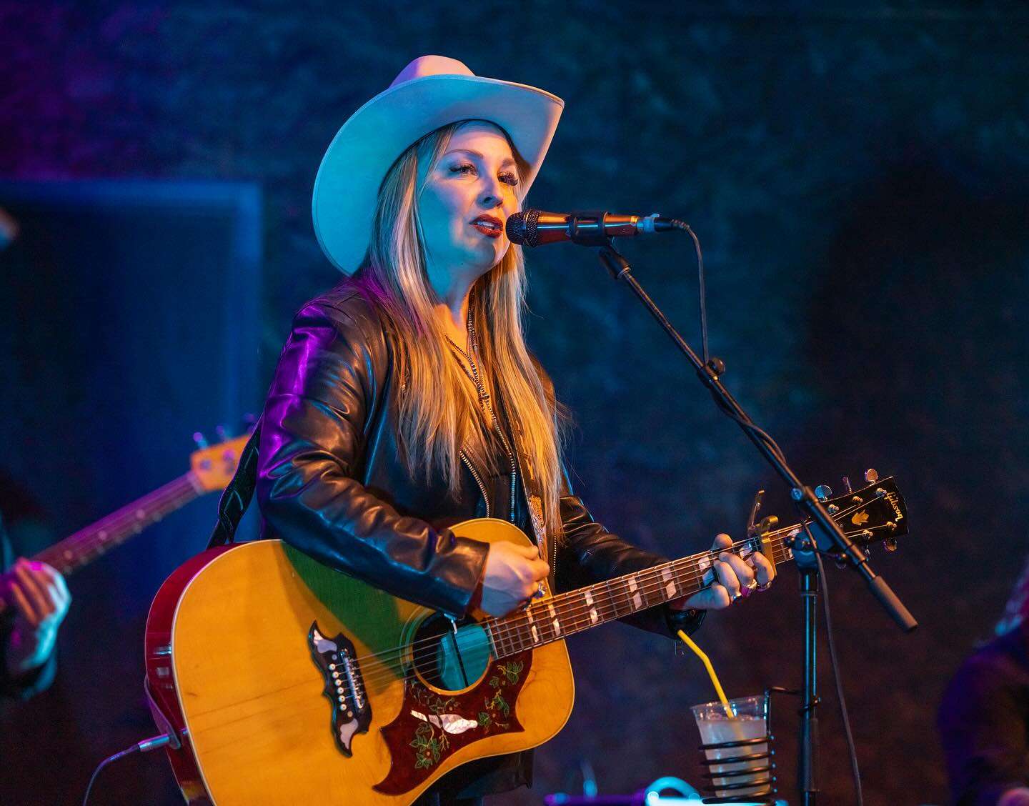 Sunny Sweeney Live at Twisted Tree | Enjoy Illinois