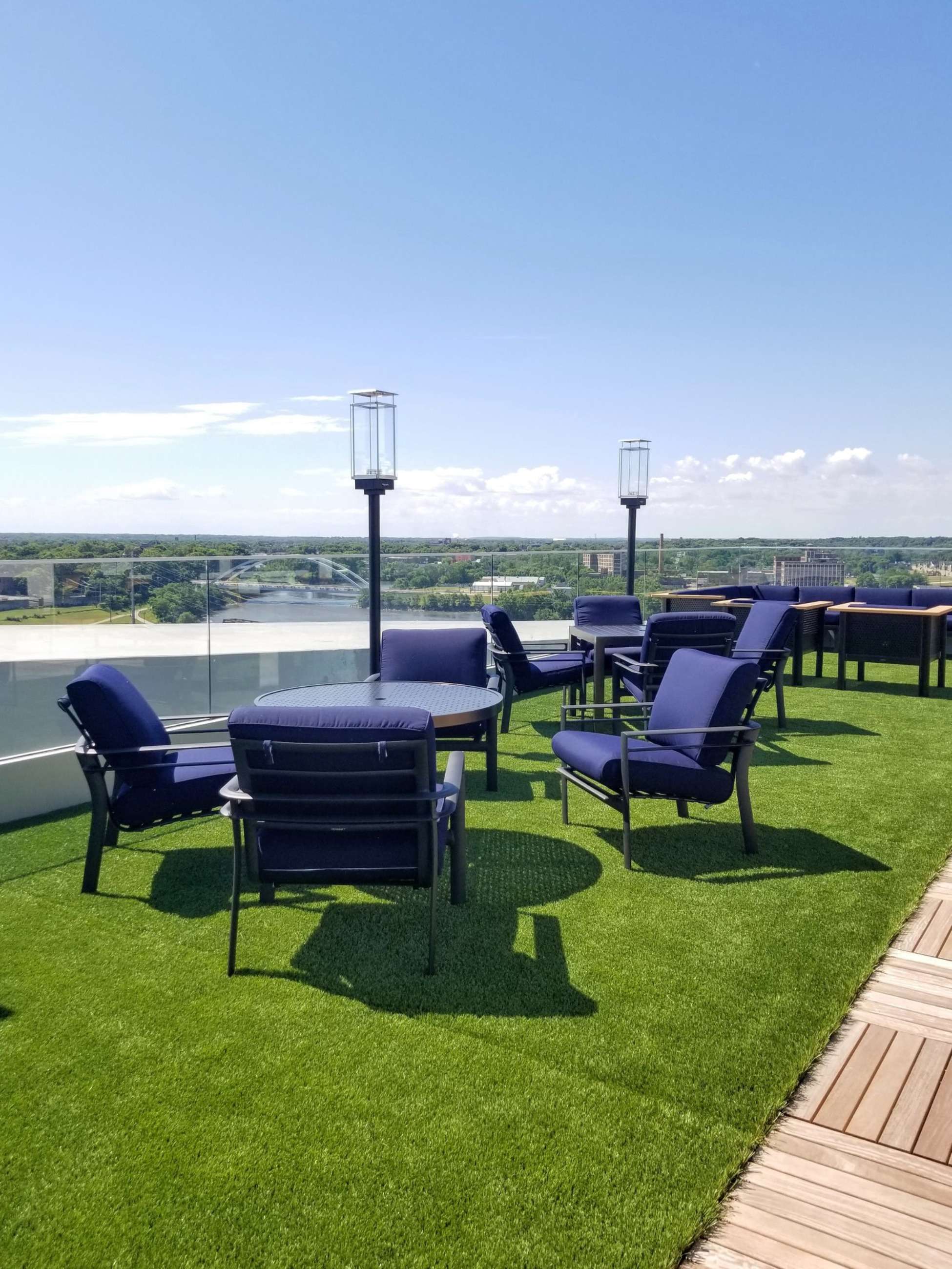 The Top Rooftop Bar & Lounge at Embassy Suites | Enjoy Illinois