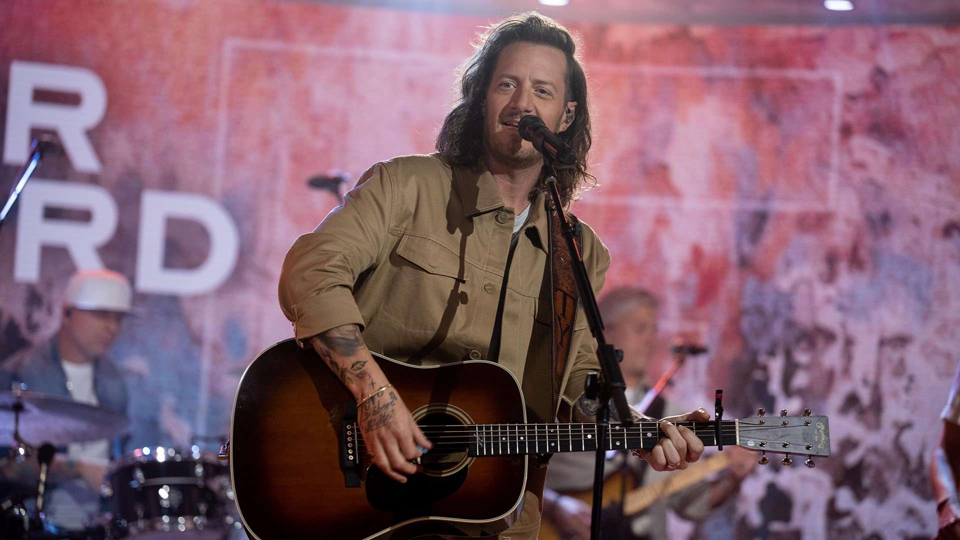 Tyler Hubbard at the Devon Lakeshore Amphitheater | Enjoy Illinois