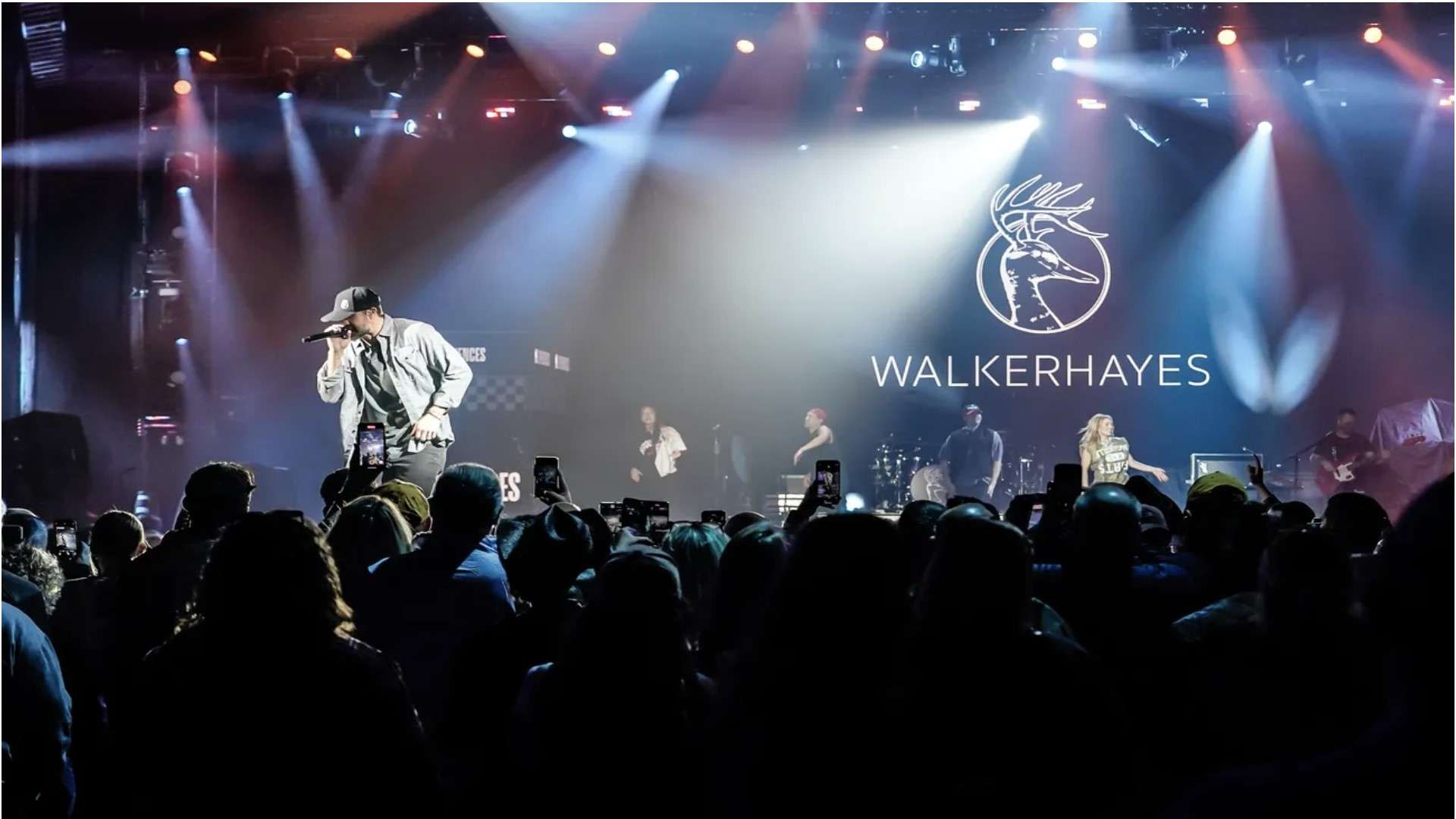 Walker Hayes at The Devon Lakeshore Amphitheater | Enjoy Illinois